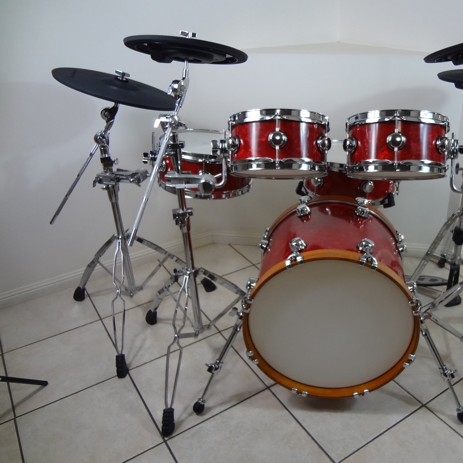 5 PIECE CUSTOM BUILT ELECTRONIC DRUM KIT (ELECTRONIC CYMBALS AND HARDW ...